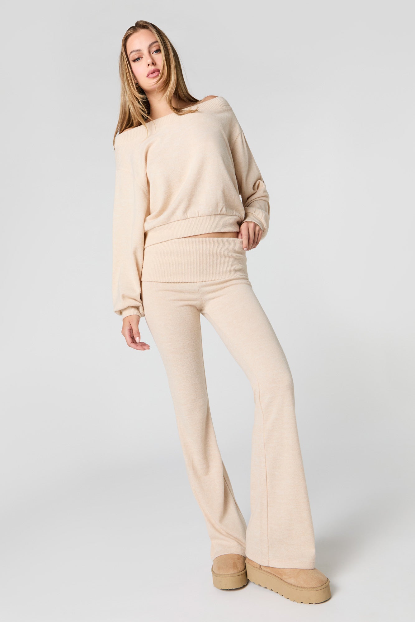 Pantalon à jambe évasée en tricot avec taille pliée – Urban Planet